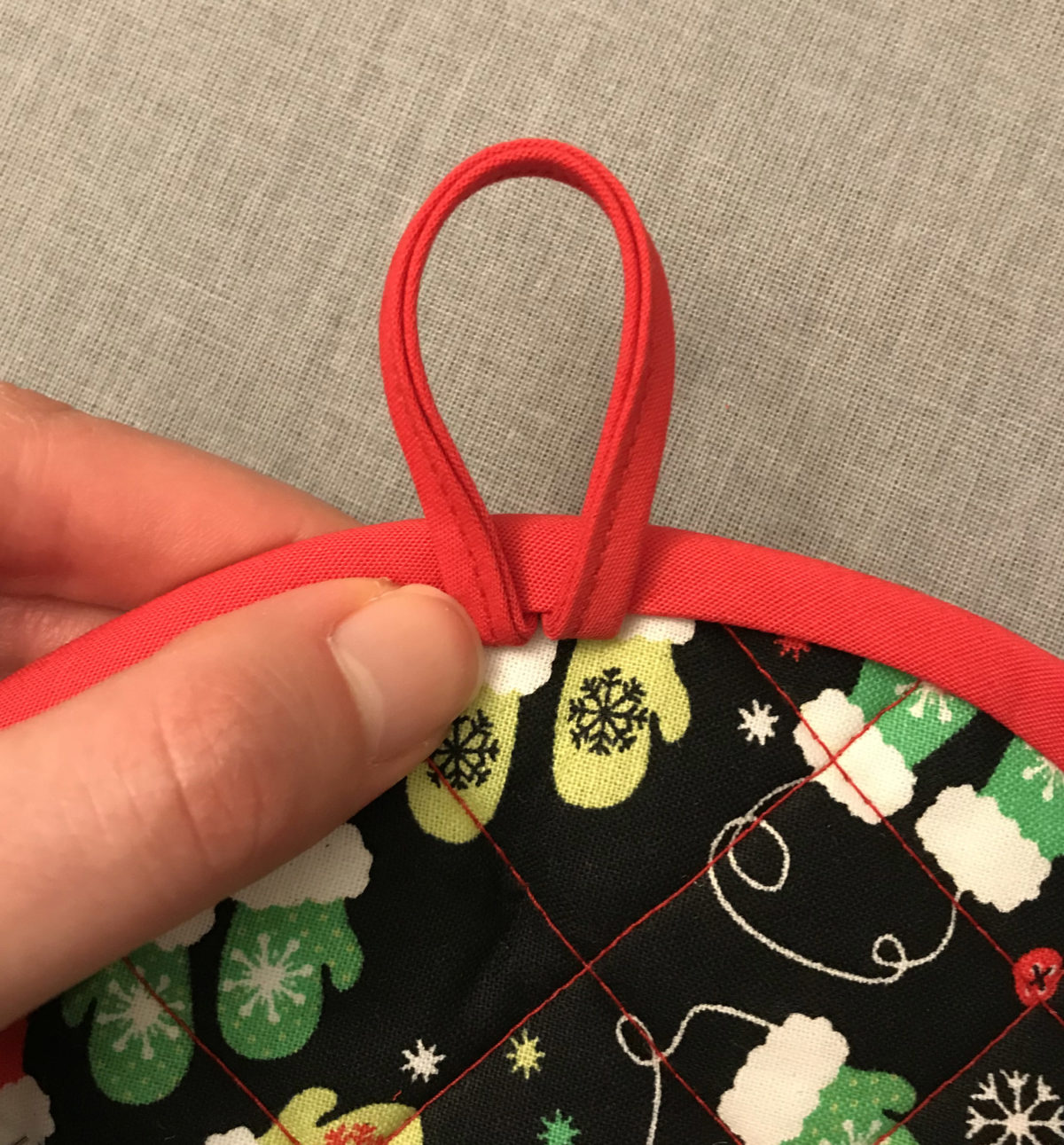 Make a Festive Pot Holder - Threads