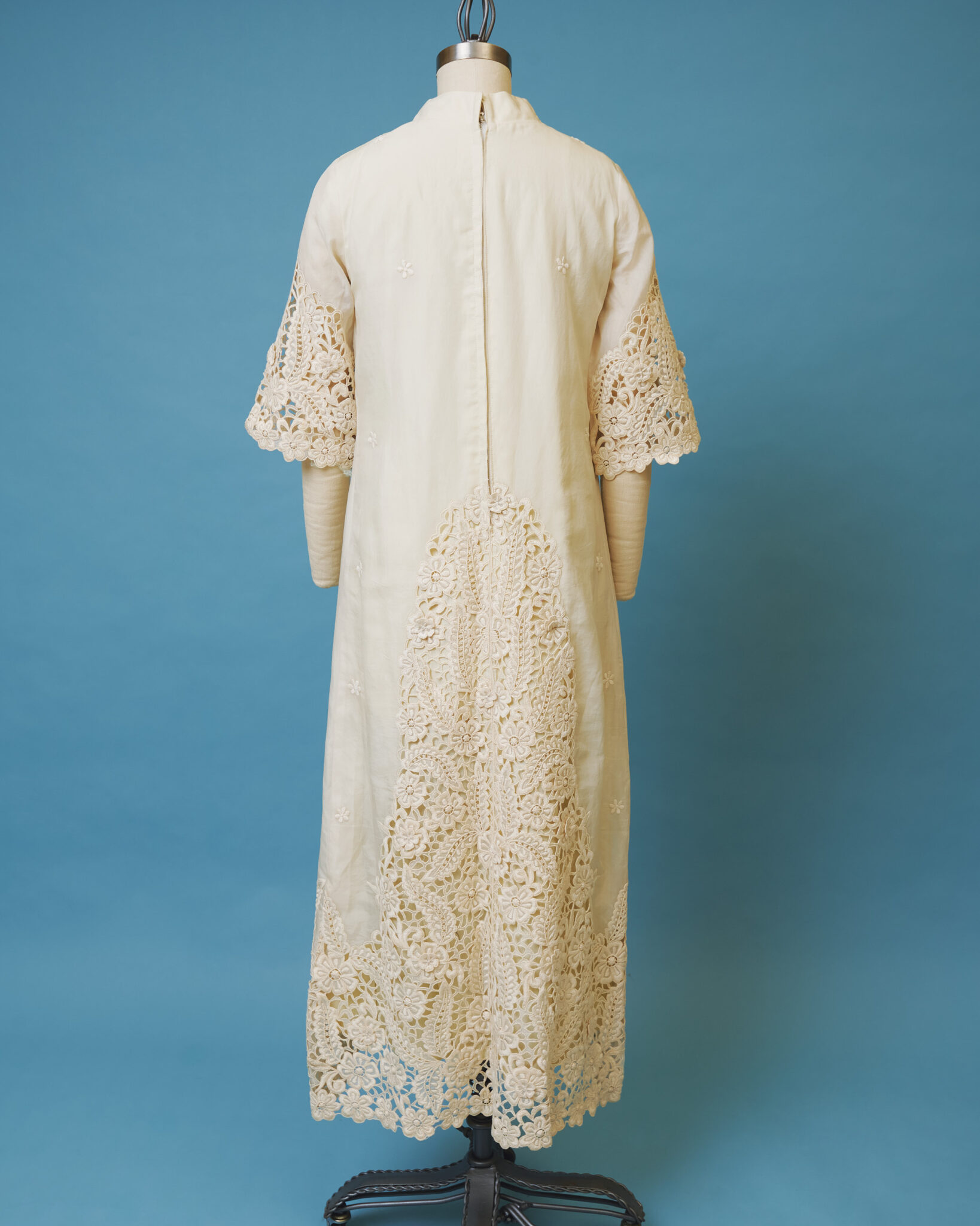 Piña Cloth, Made from Pineapple Leaves - Threads