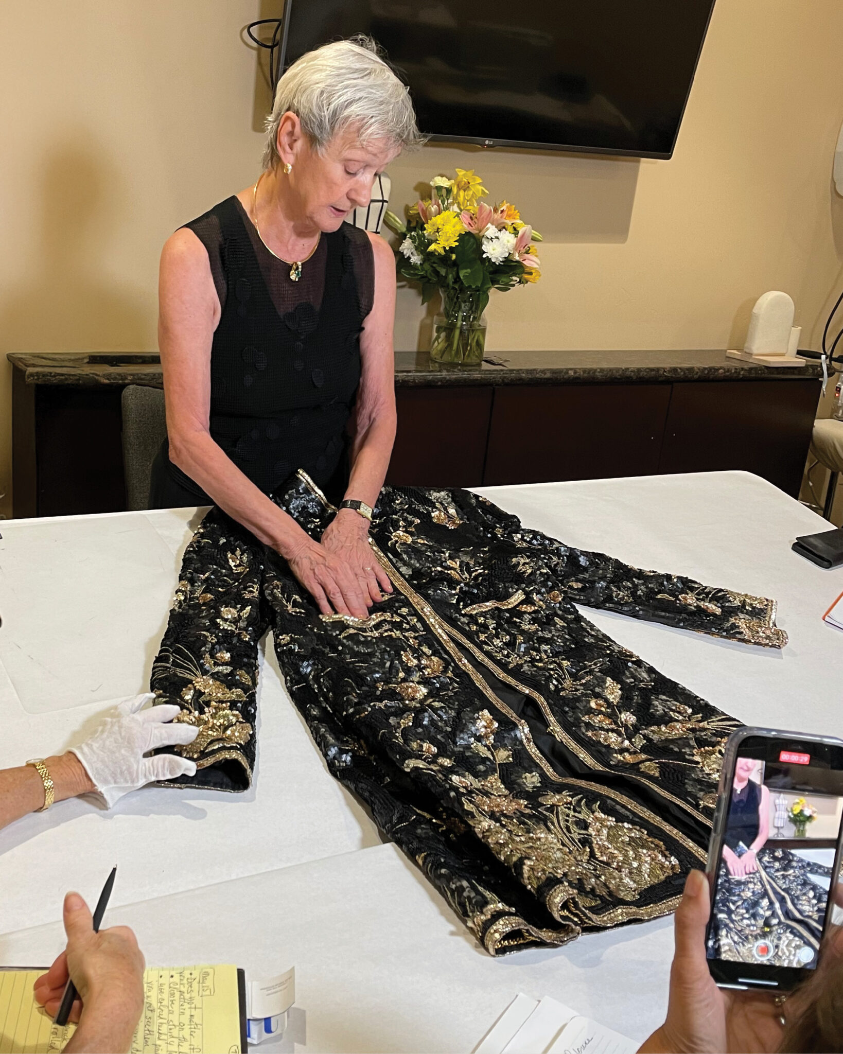 Couture Detective: Claire B. Shaeffer - Threads